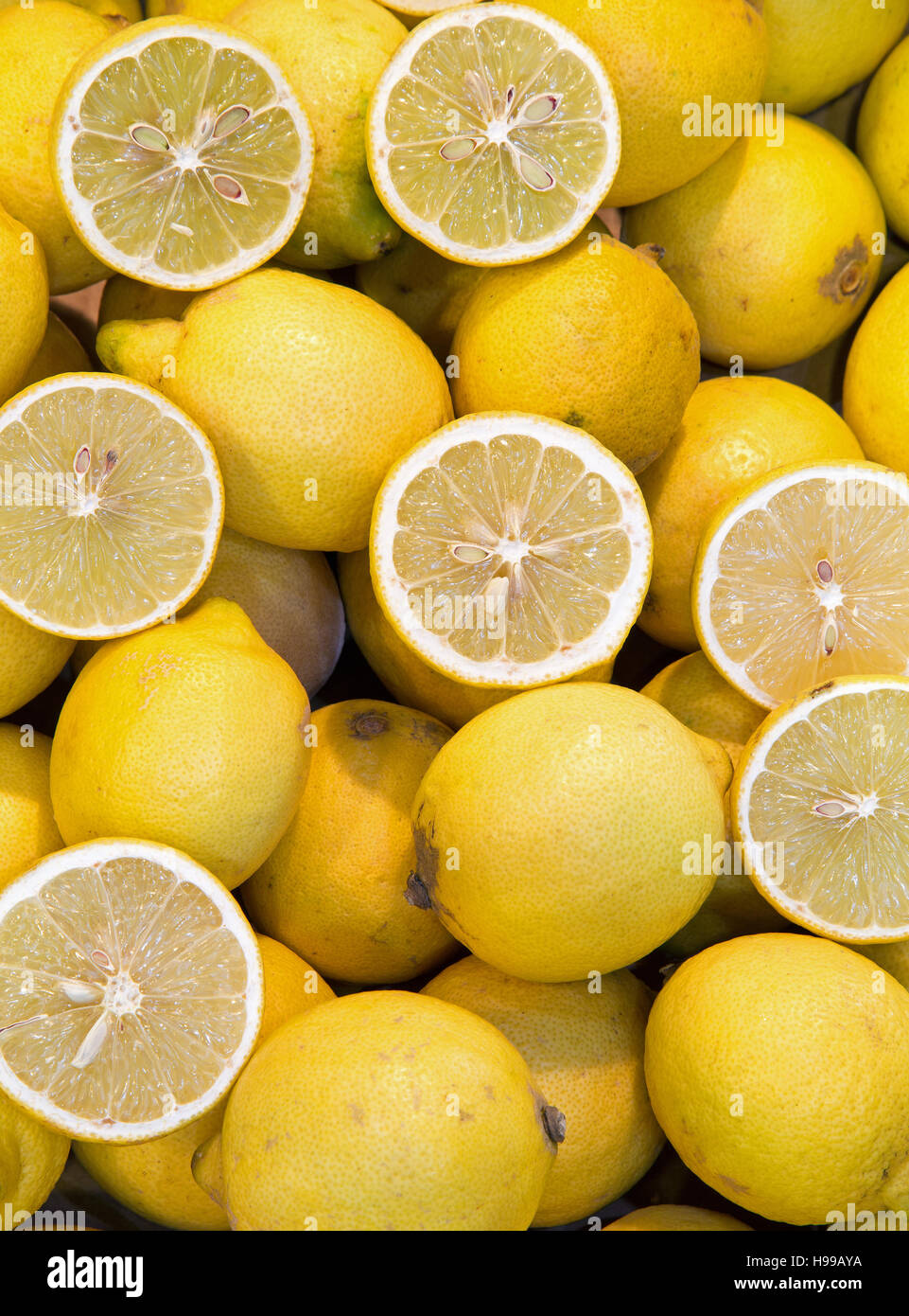 background of ripe yellow lemons from Sicily in Italy Stock Photo - Alamy