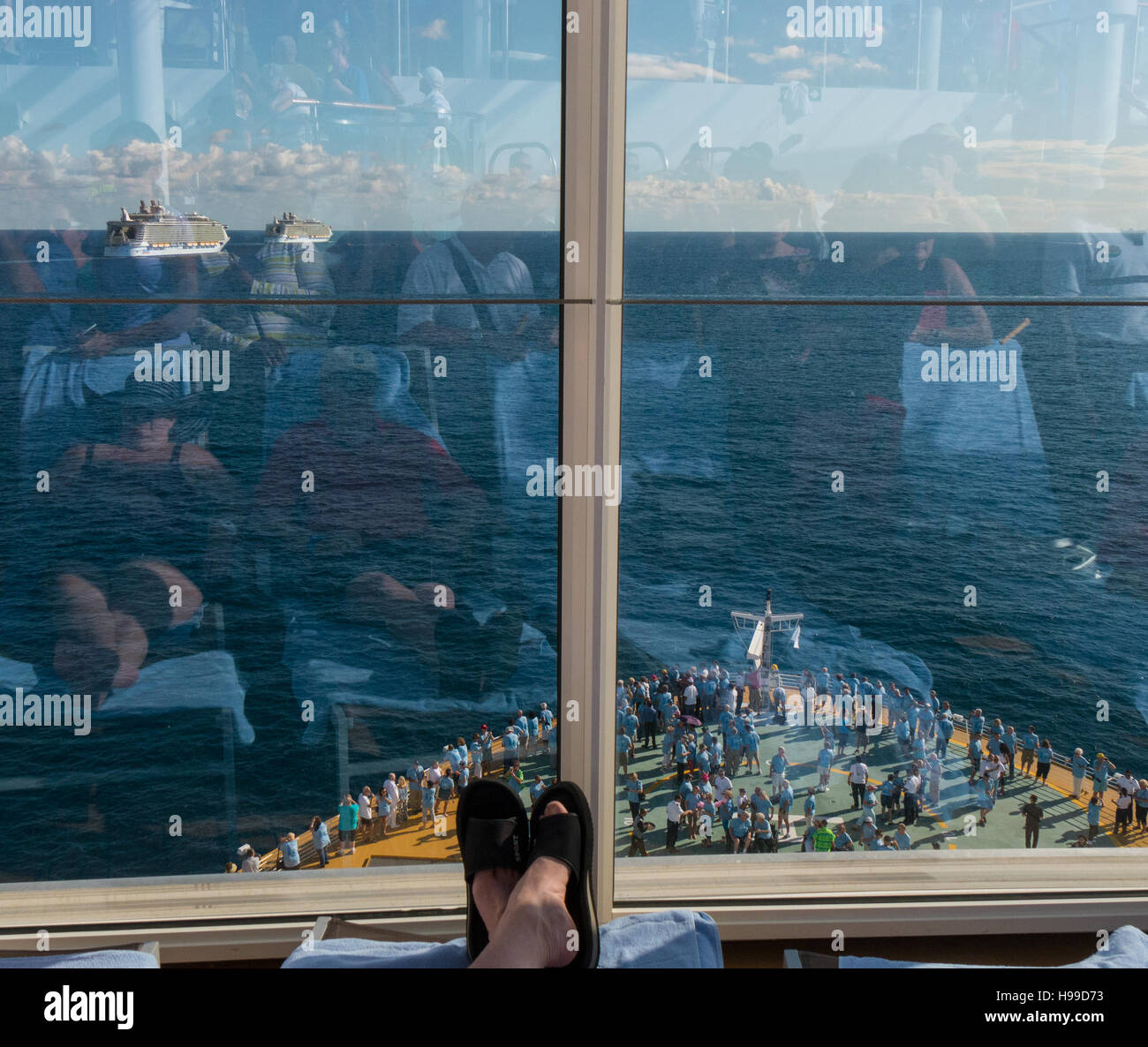 Three Oasis Class Royal Caribbean cruise ships meet for the first time ...