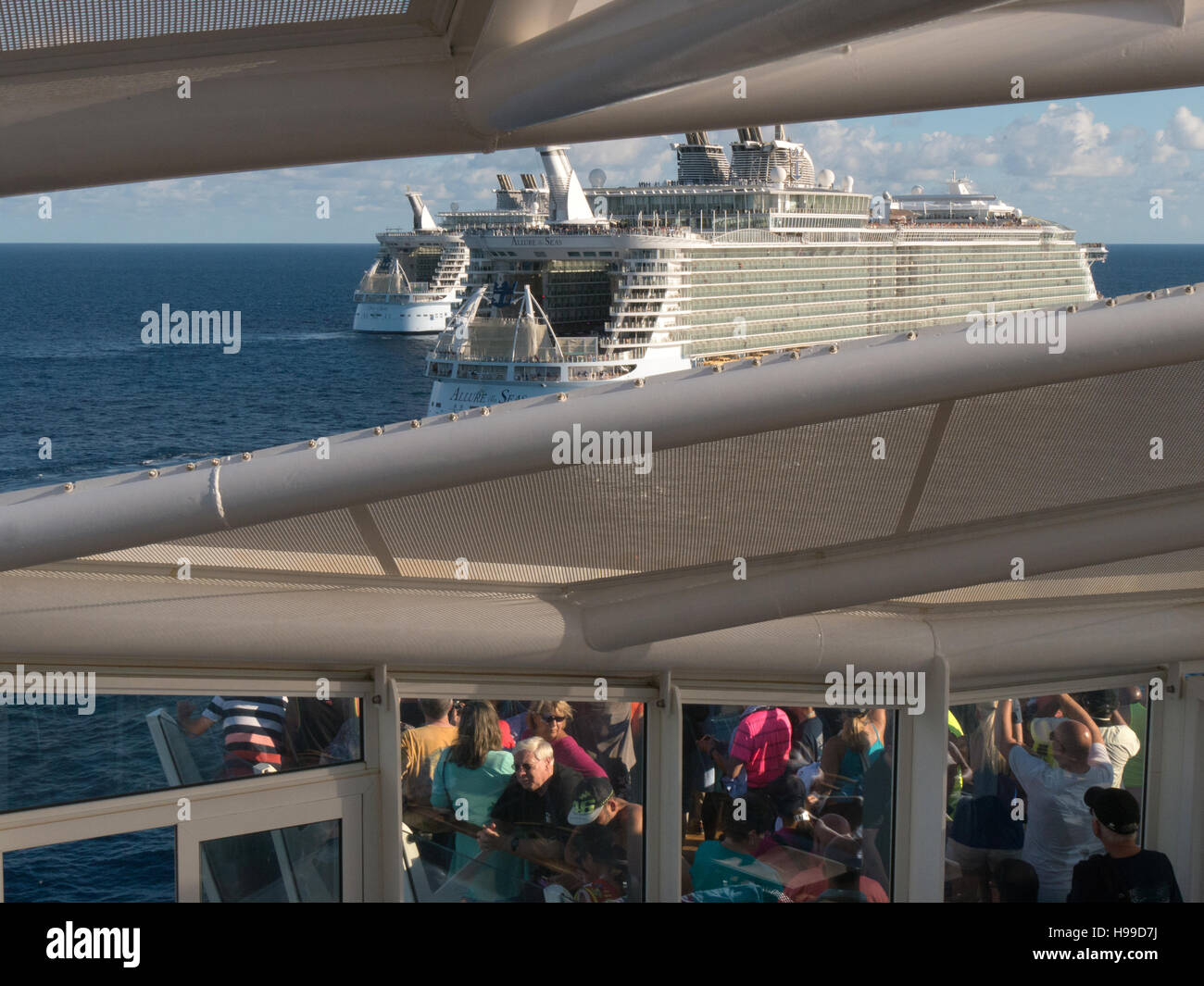 Three Oasis Class Royal Caribbean cruise ships meet for the first time ...