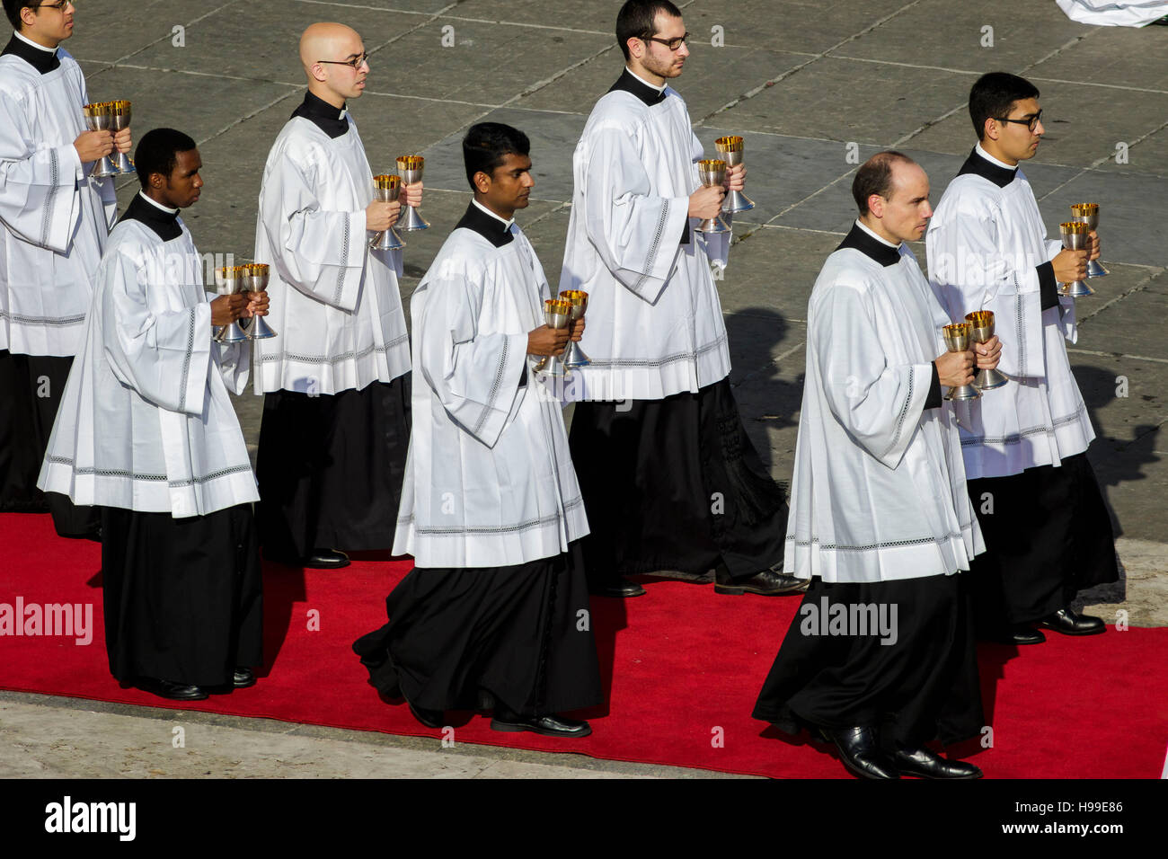 Vatican City, Vatican. 20th Nov, 2016. Priests attend a Holy Mass ...
