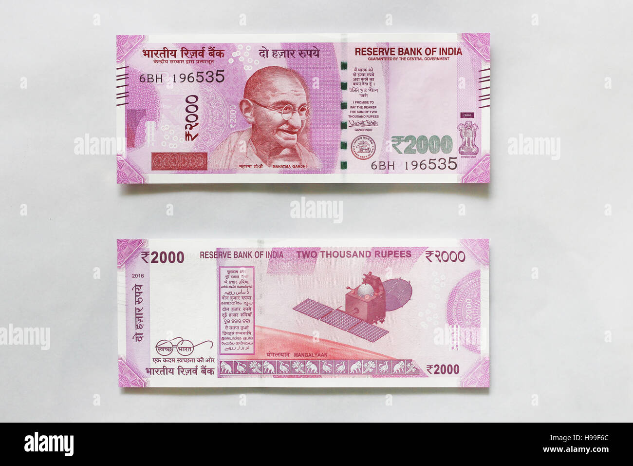 New Indian currency of 2000 rupee notes Stock Photo - Alamy