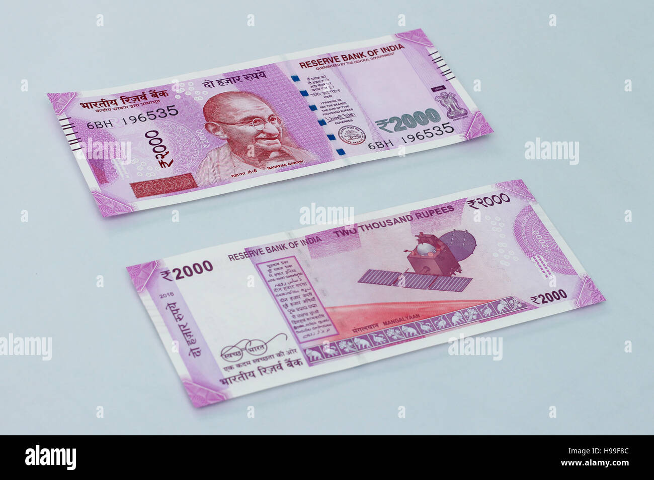 New Indian currency of 2000 rupee notes Stock Photo - Alamy