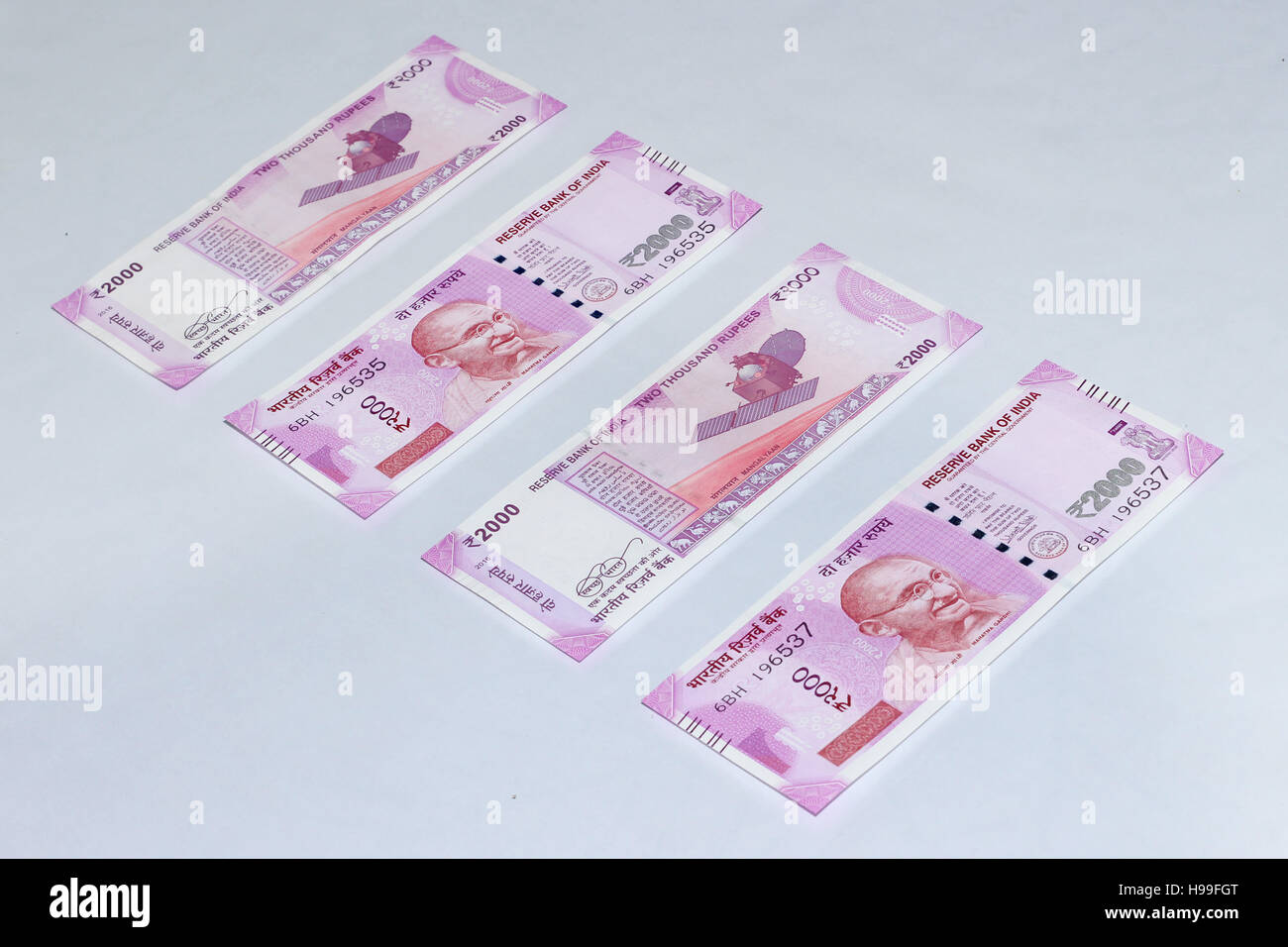 New Indian currency of 2000 rupee notes Stock Photo - Alamy