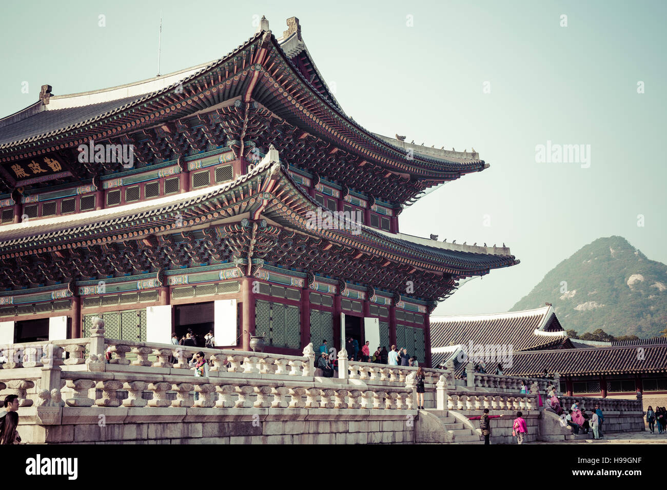 Geunjeongjeon main throne hall hi-res stock photography and images - Alamy
