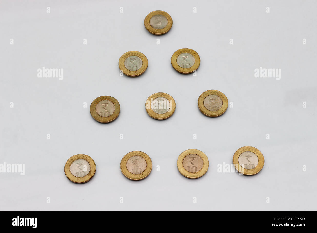 Ten rupee coin india pyramid hi-res stock photography and images - Alamy