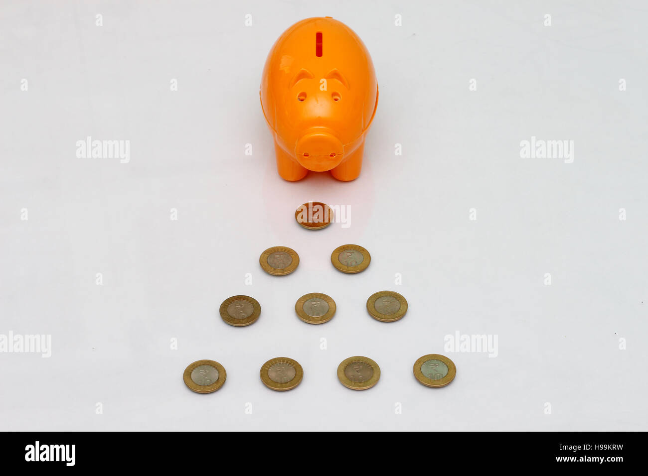 Ten rupee coin india pyramid hi-res stock photography and images - Alamy