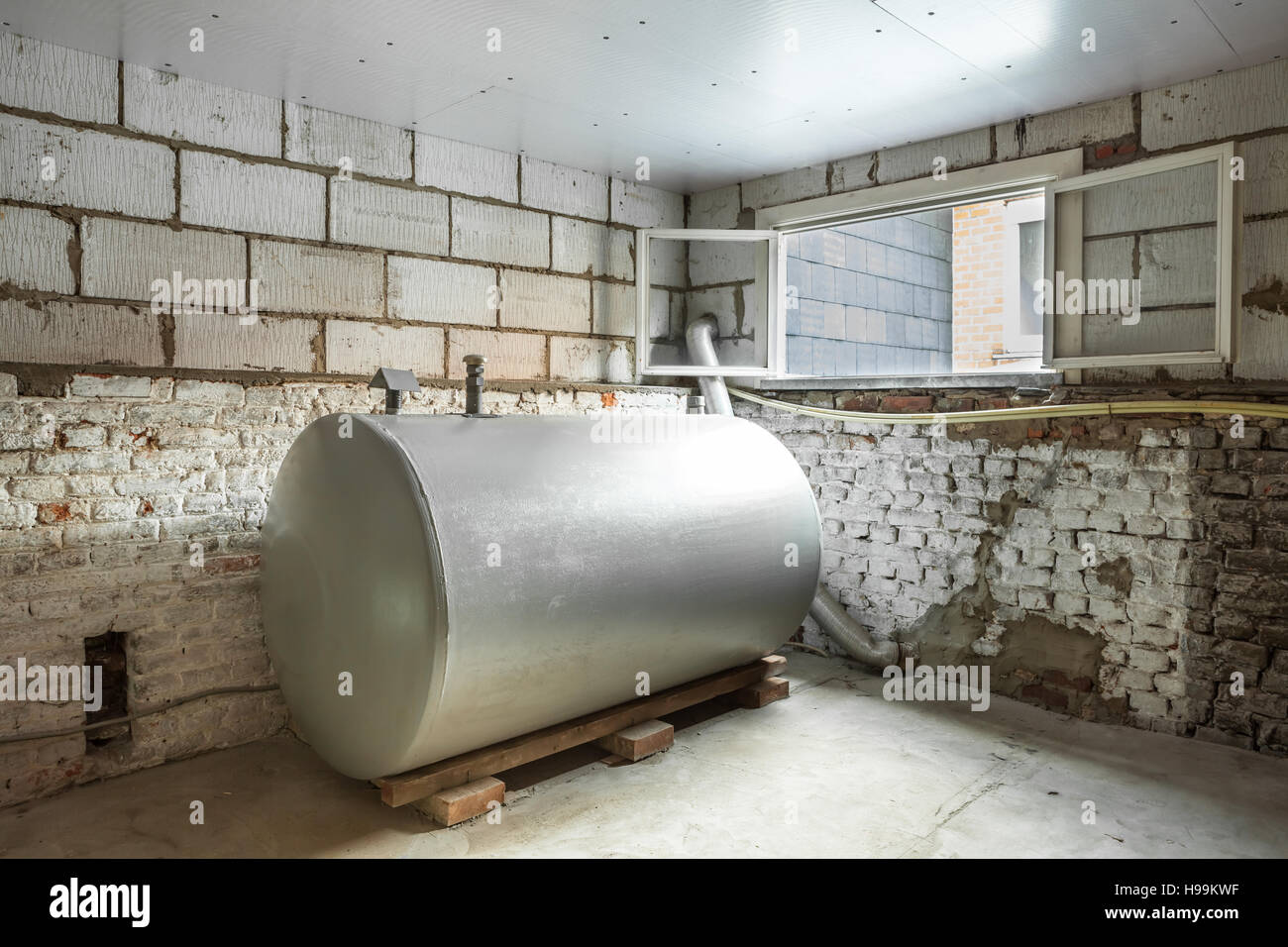Oil tank home hi-res stock photography and images - Alamy