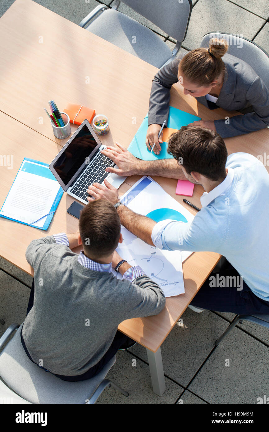 People internet surfing hi-res stock photography and images - Alamy