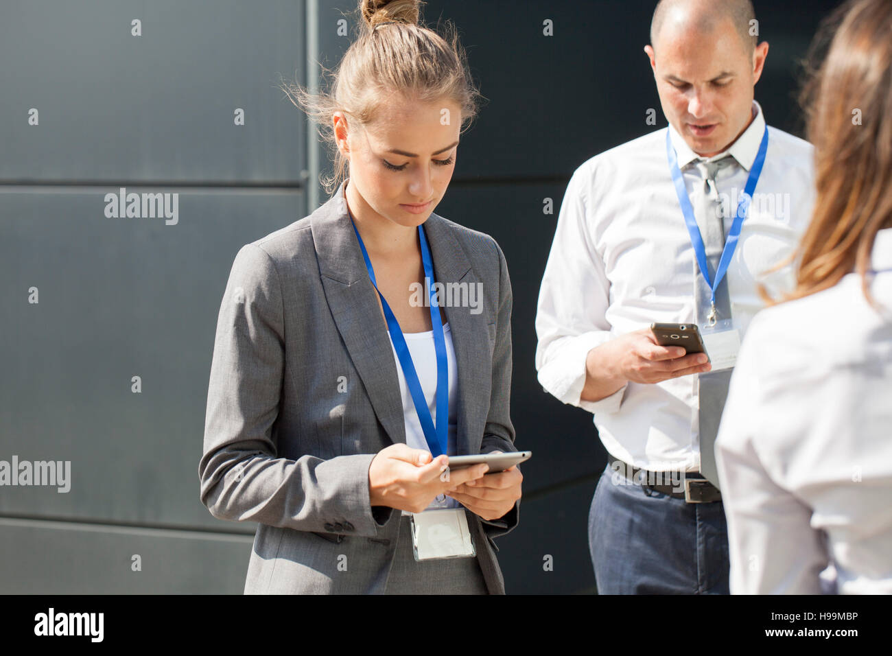 Smartphones people hi-res stock photography and images - Alamy