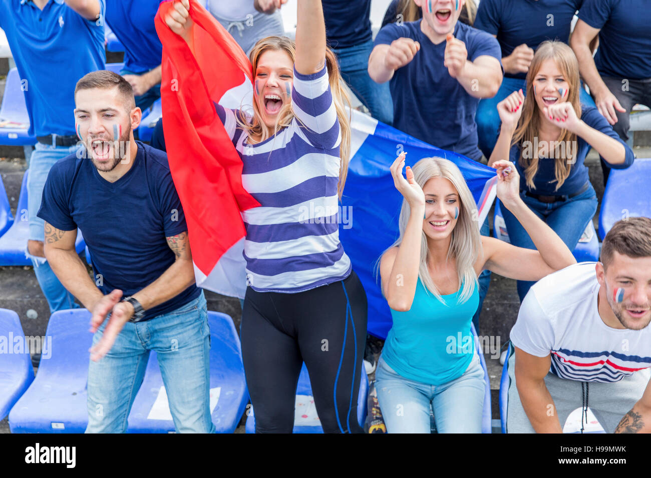 Group of people shouting hi-res stock photography and images - Alamy