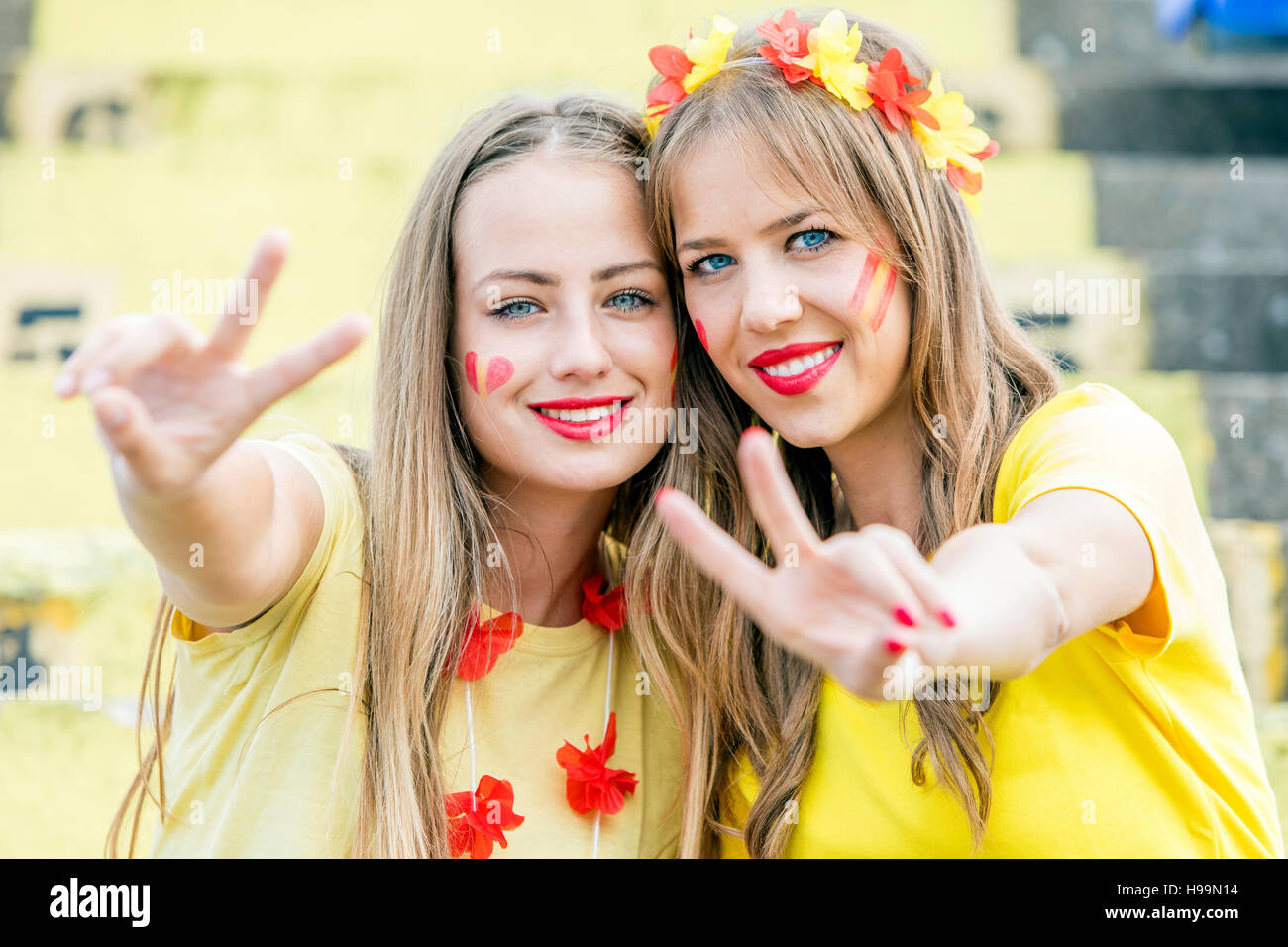 Female soccer fans hi-res stock photography and images - Alamy