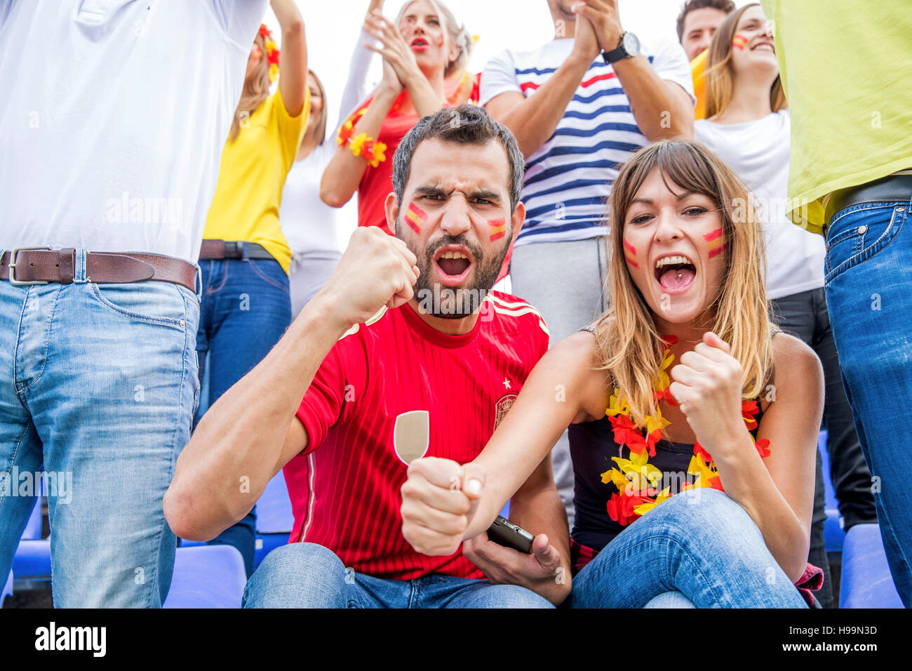 Group of people shouting hi-res stock photography and images - Alamy