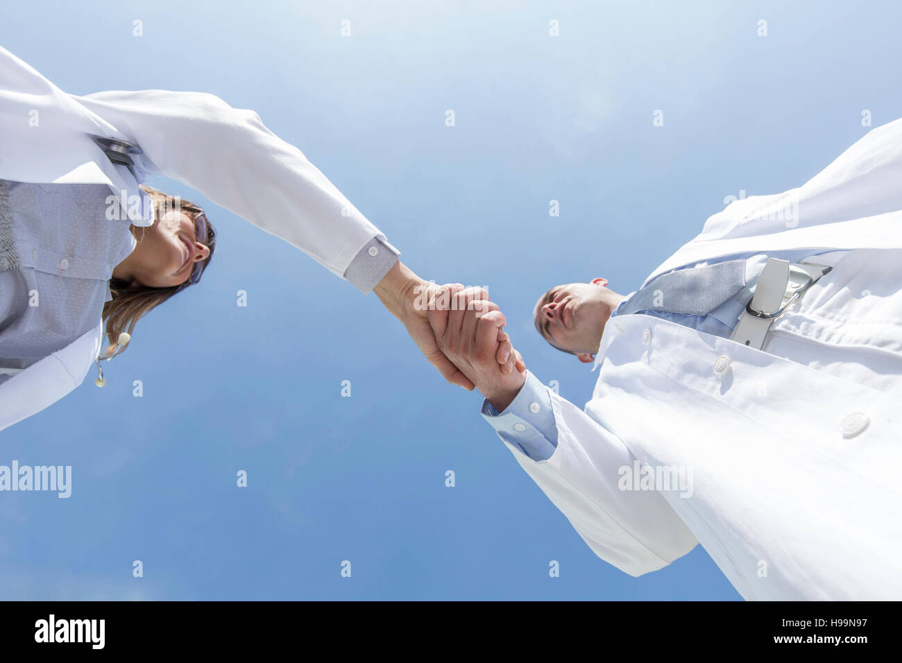 Shaking hands white coat hi-res stock photography and images - Alamy