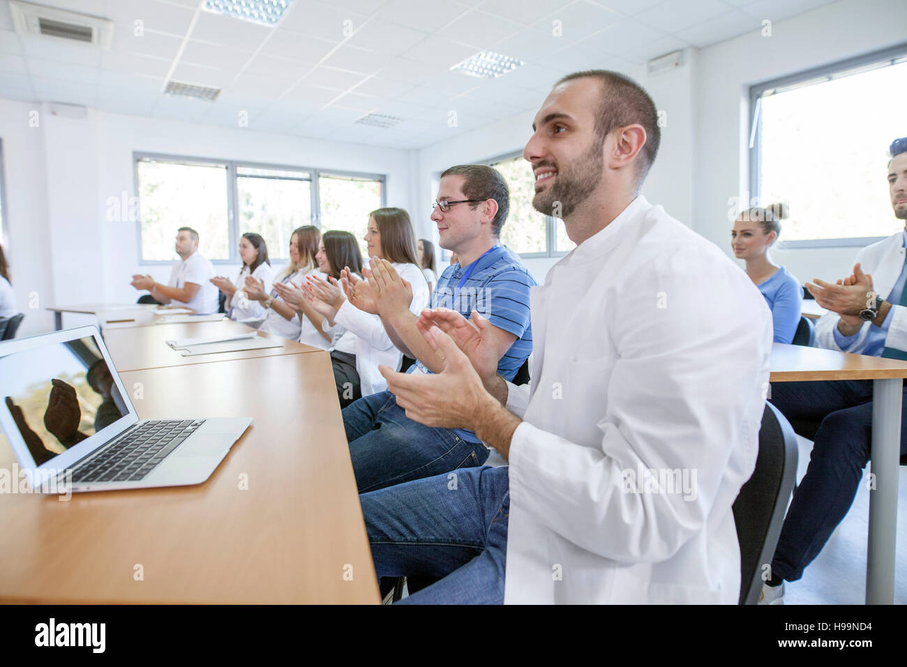 Audience clapping for speaker in training class Stock Photo - Alamy