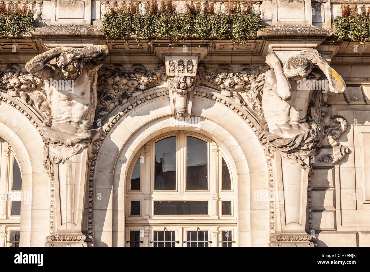 Les atlantes hi-res stock photography and images - Alamy