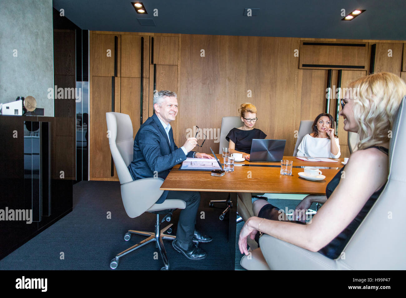 Men in meeting conference room hi-res stock photography and images - Alamy