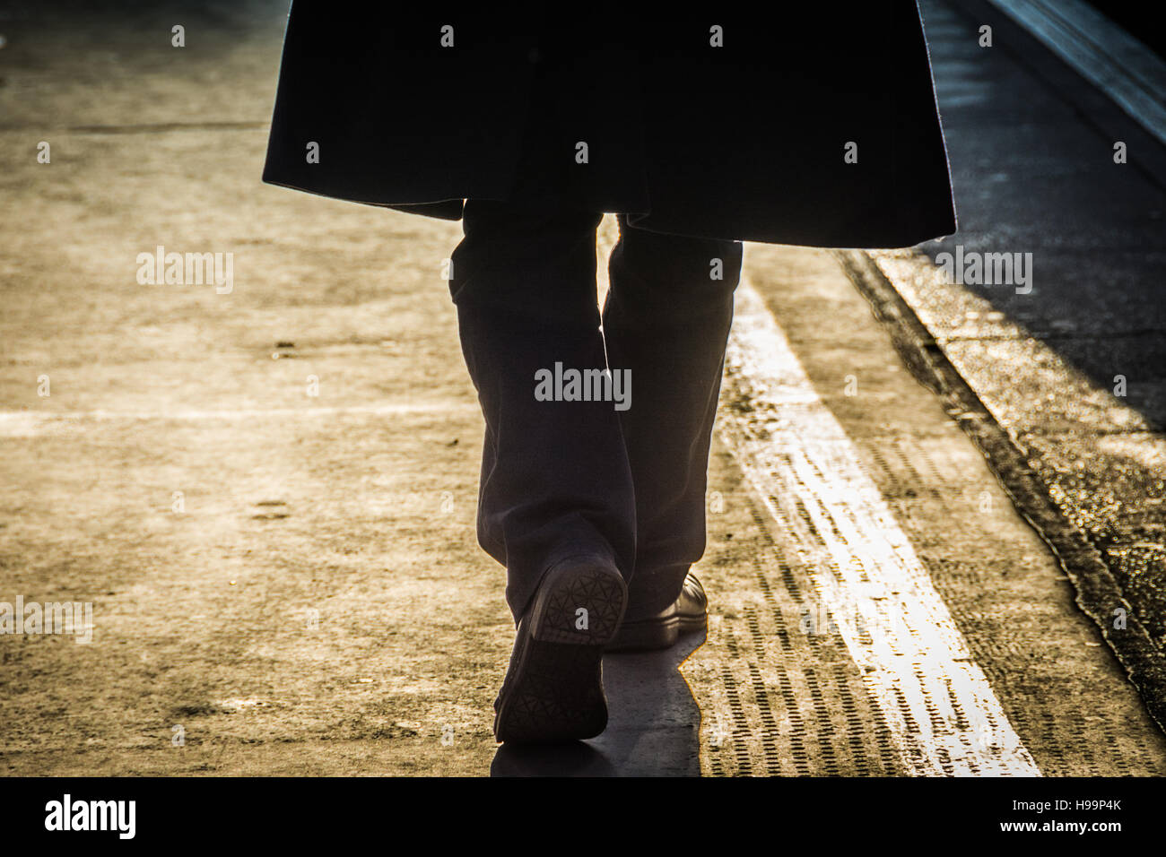 Wearing a trench coat hi-res stock photography and images - Alamy