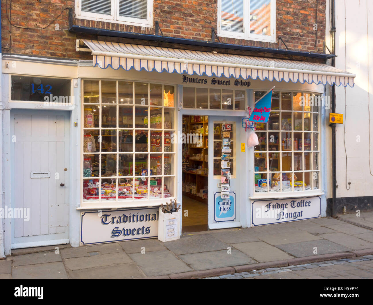 Old fashioned sweets hi-res stock photography and images - Alamy