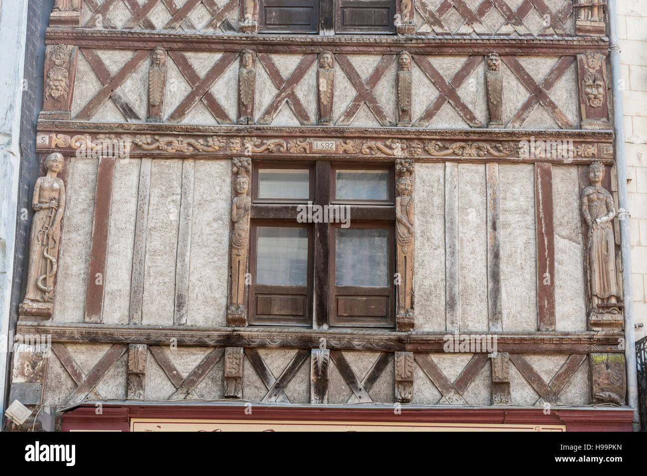 16th century french architecture hi-res stock photography and images ...