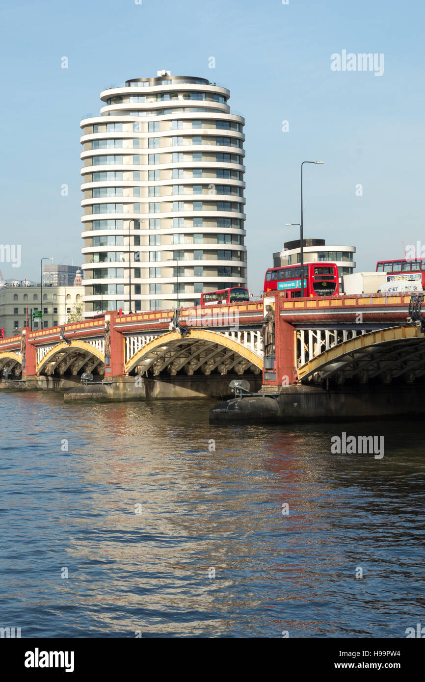Vauxhall bridge apartments hi-res stock photography and images - Alamy
