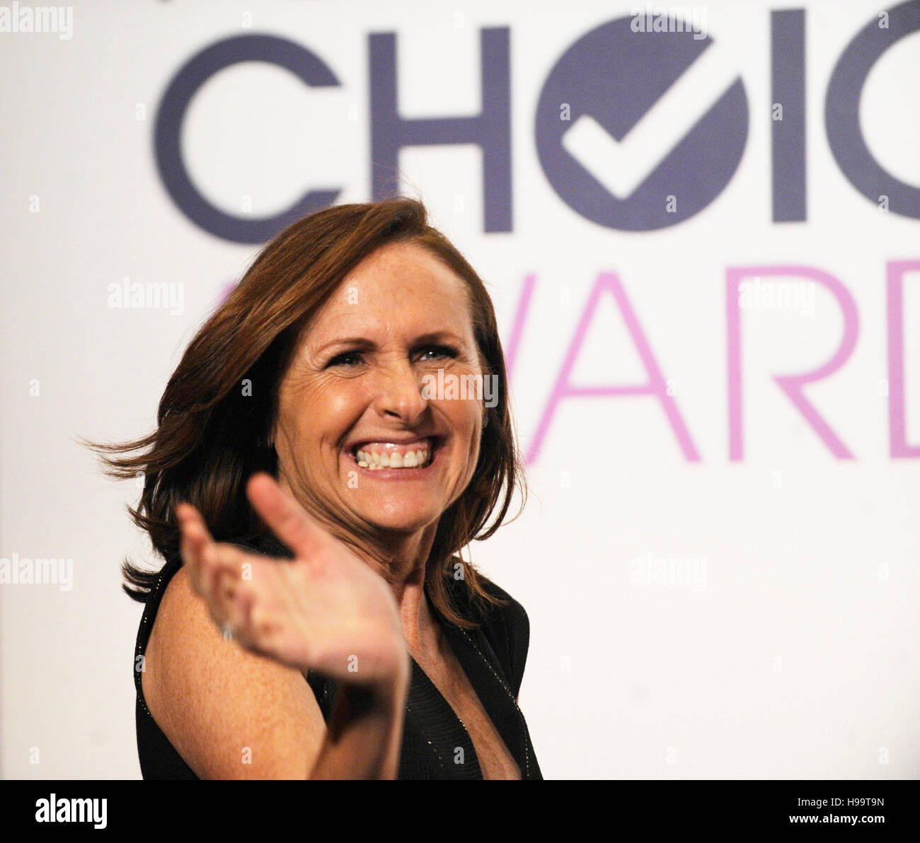 Molly Shannon attends the People's Choice Awards Nominations Press ...