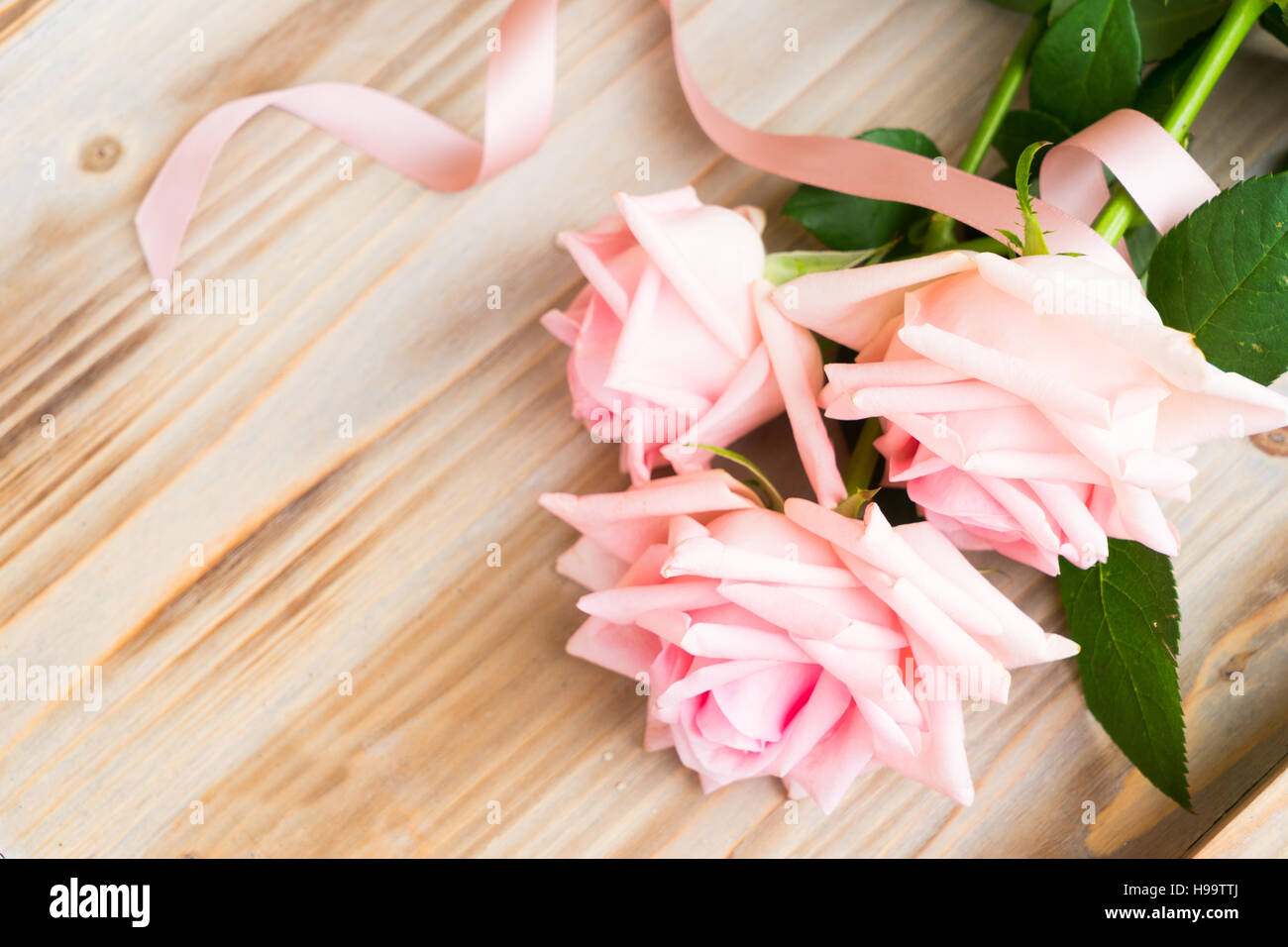 Pink blooming roses on wood Stock Photo - Alamy