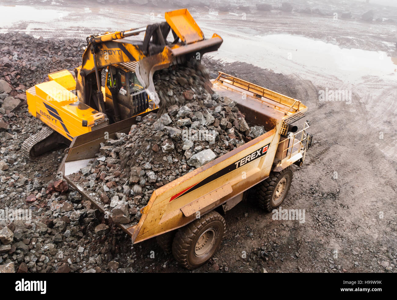 Vehicles working in quarry in hi-res stock photography and images - Alamy