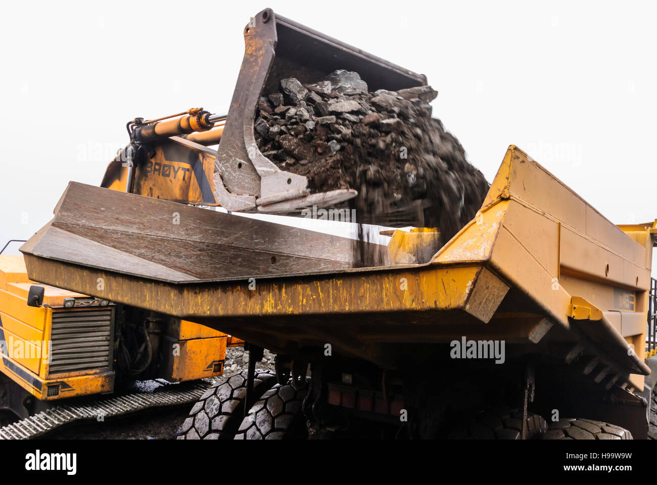 Vehicles working in quarry in hi-res stock photography and images - Alamy