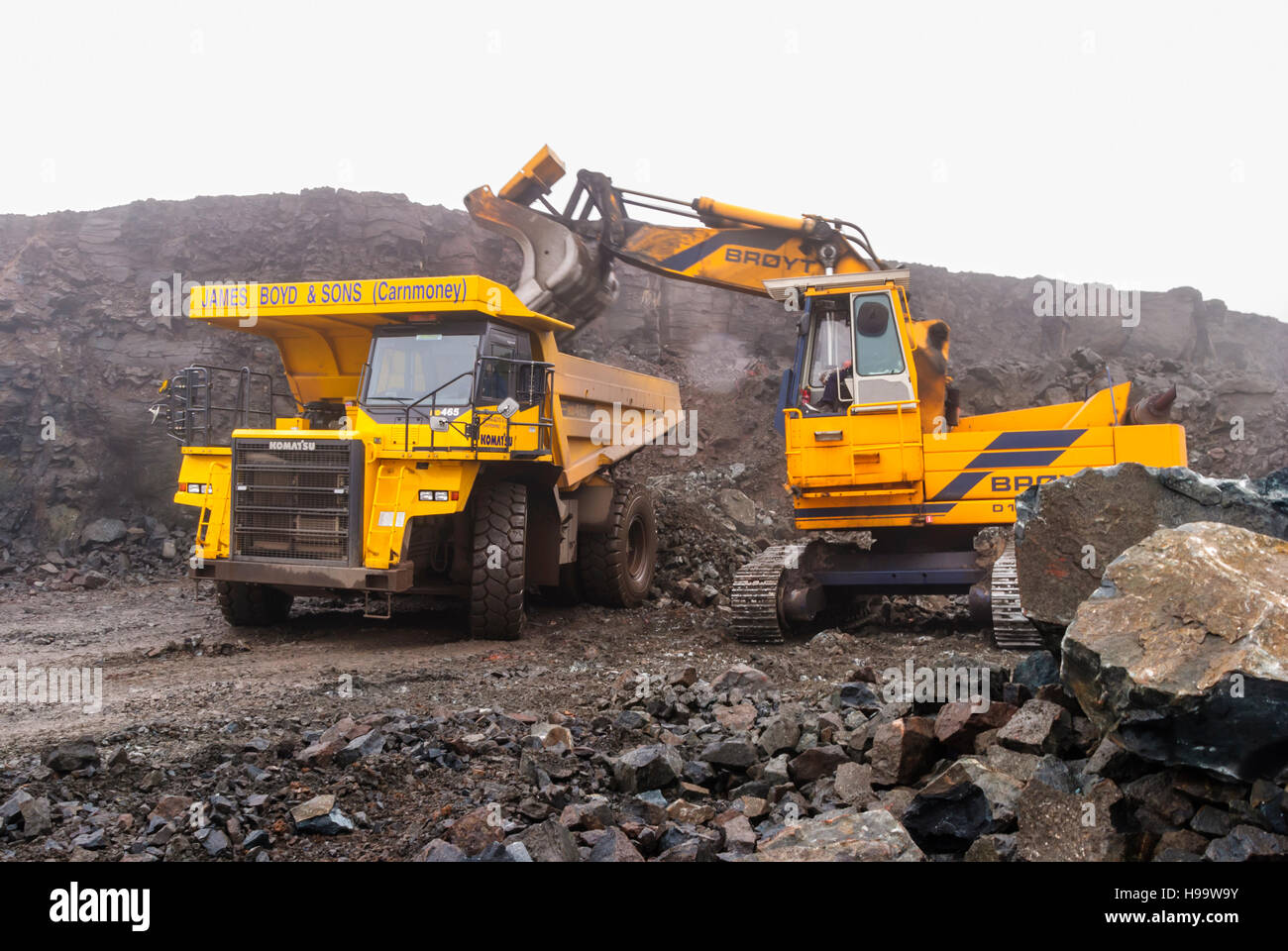 Vehicles working in quarry in hi-res stock photography and images - Alamy