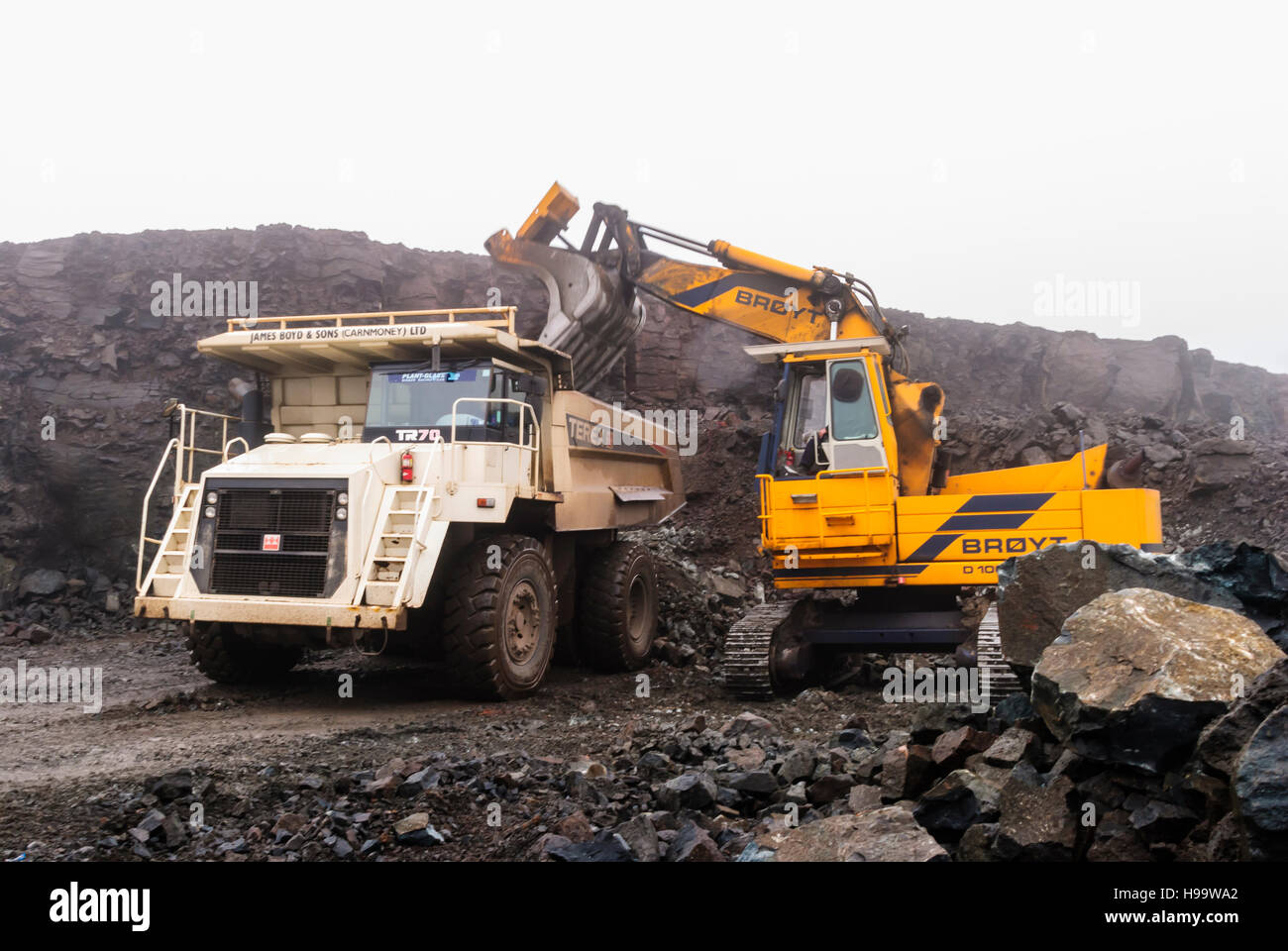 Vehicles working in quarry in hi-res stock photography and images - Alamy