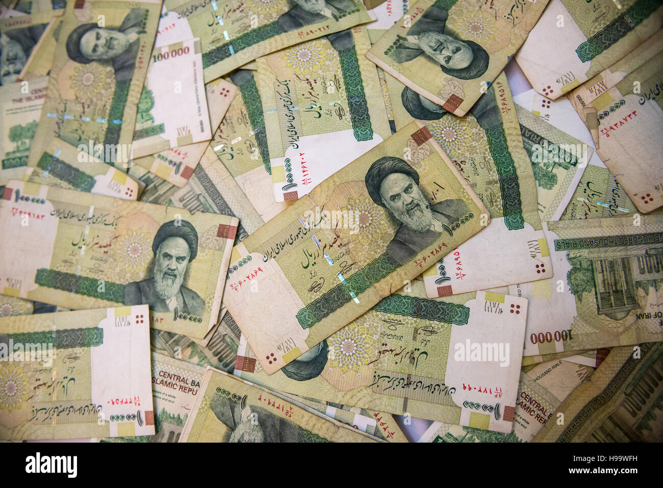 Iranian one thousand rial banknote hi-res stock photography and images ...