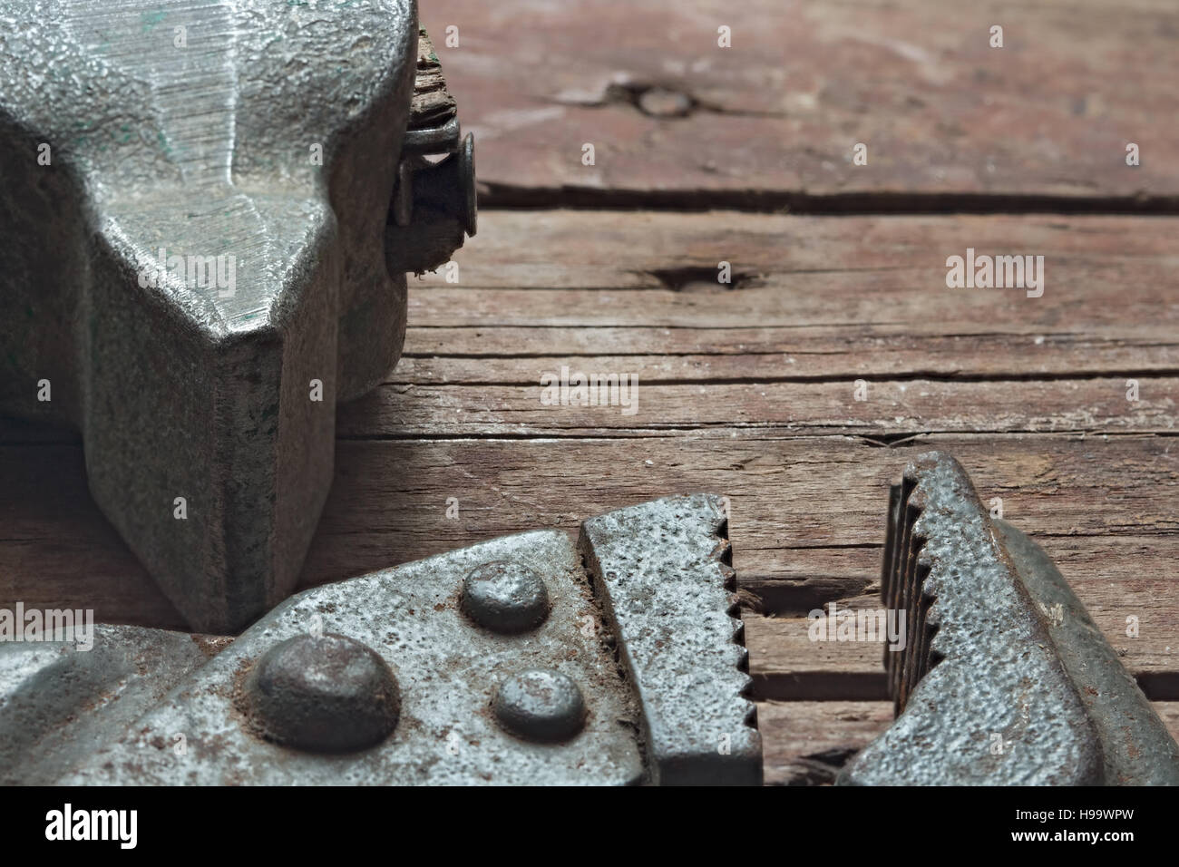 Hammer and wrench hi-res stock photography and images - Alamy