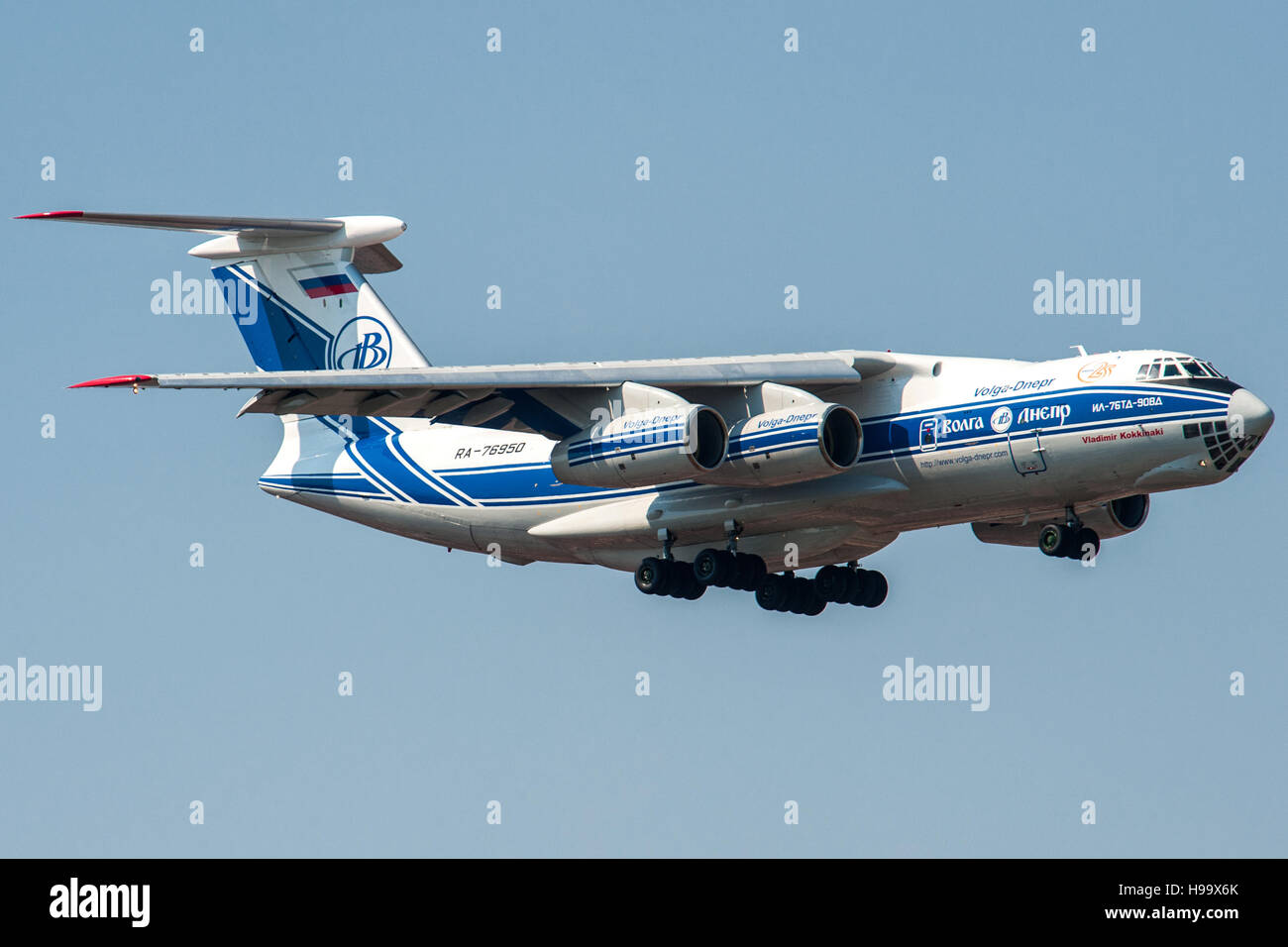 Ilyushin 76 hi-res stock photography and images - Alamy
