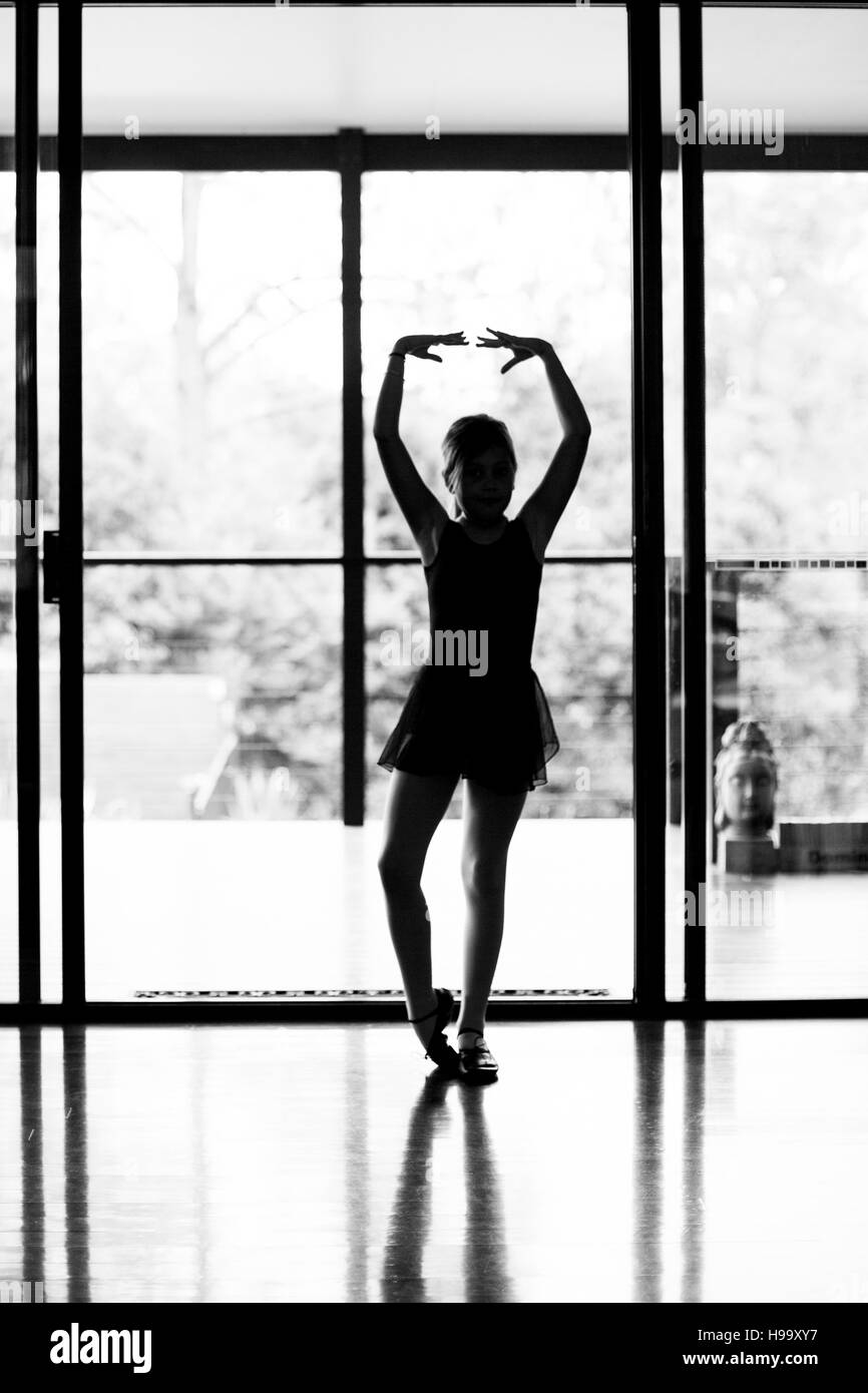 Tiny dancer hi-res stock photography and images - Alamy