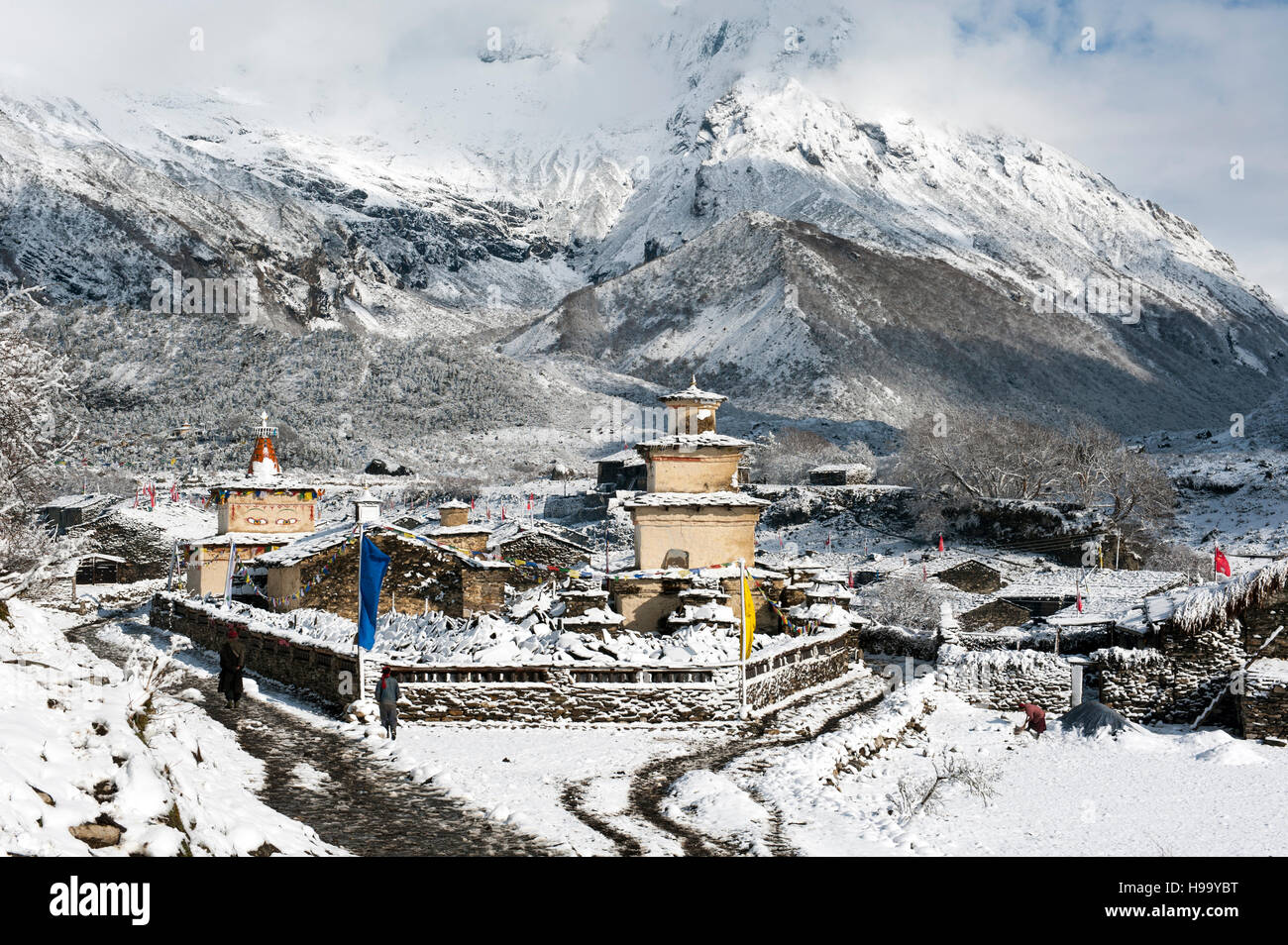 The village of Samagaon, 8 days walking from the trailhead at Arughat ...