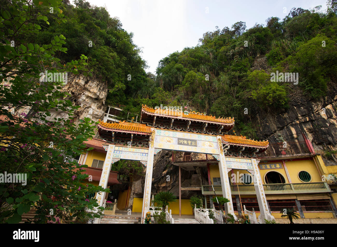 Ipoh temple hi-res stock photography and images - Alamy