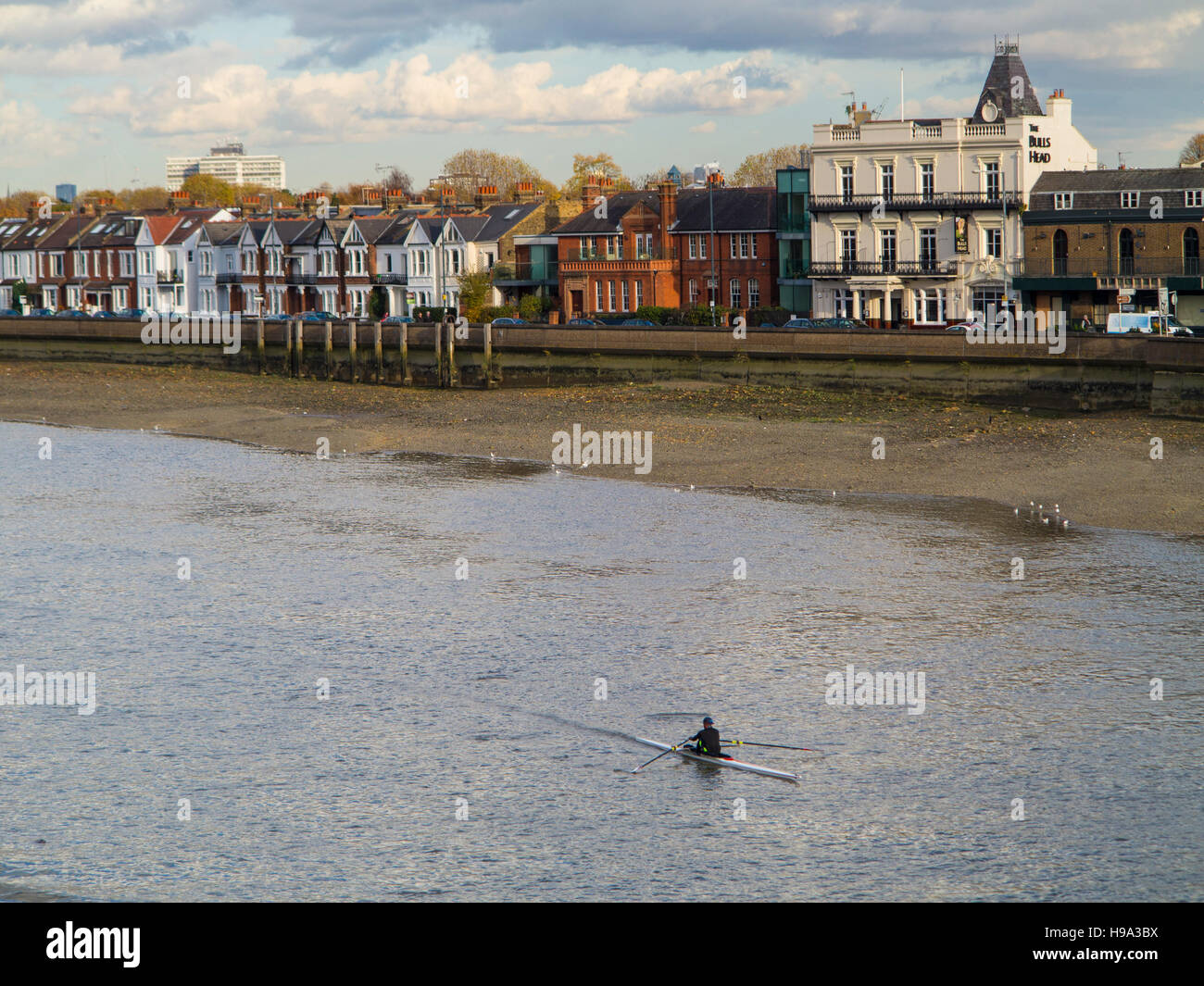Barnes village london hi-res stock photography and images - Alamy