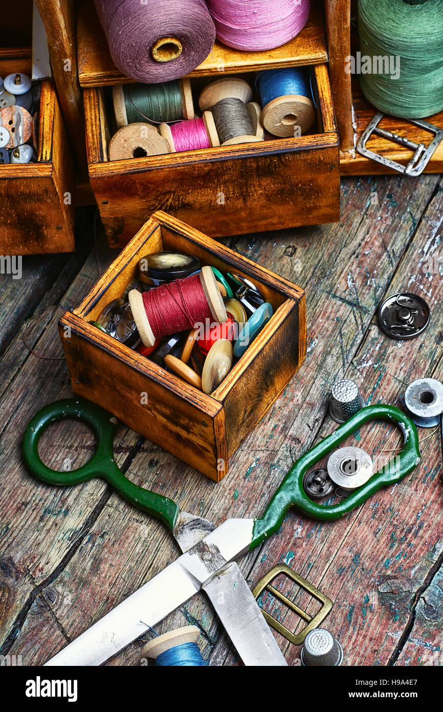 Spools of sewing threads and buttons from clothing Stock Photo - Alamy