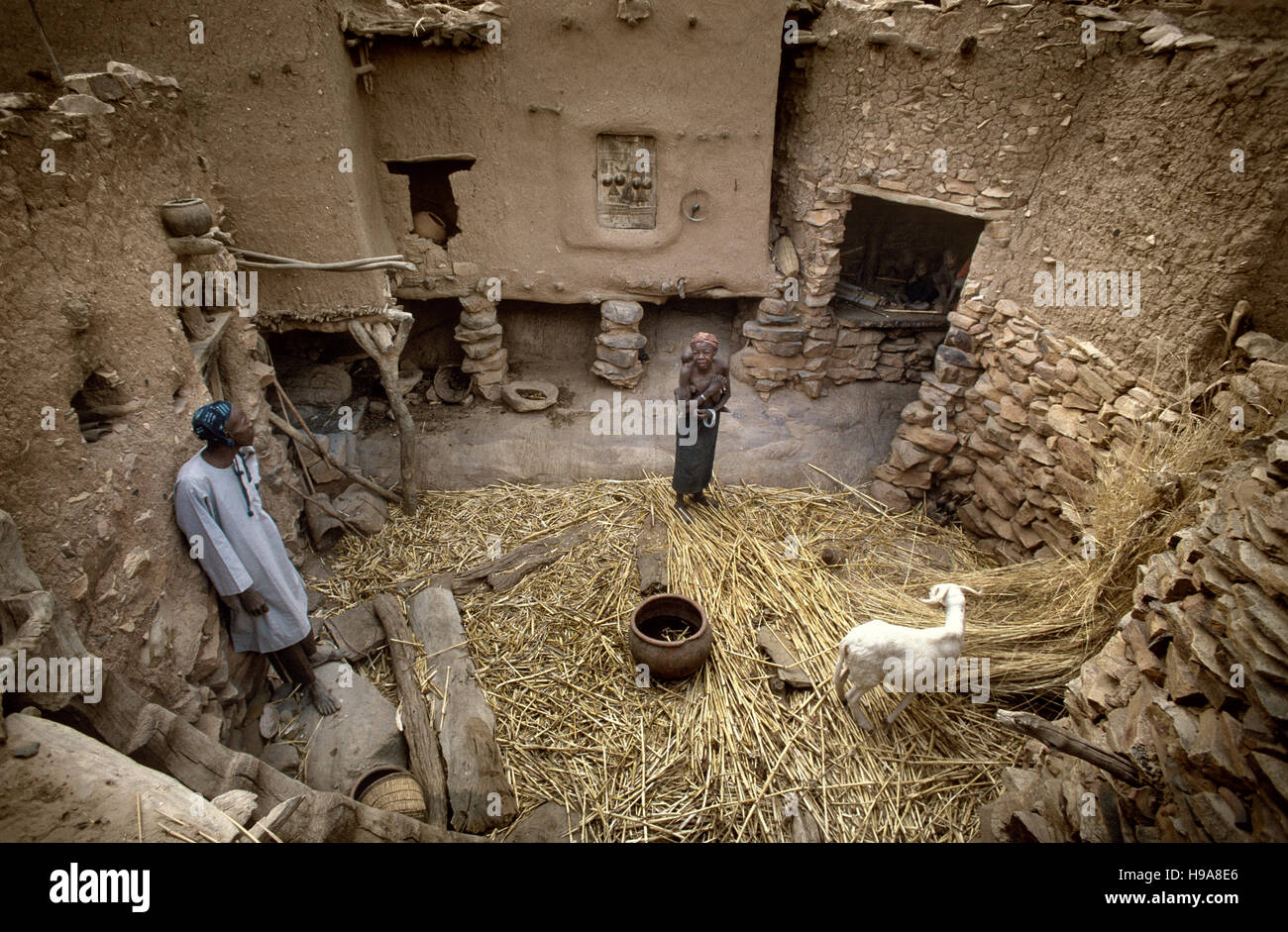 Mali mud house hi-res stock photography and images - Alamy