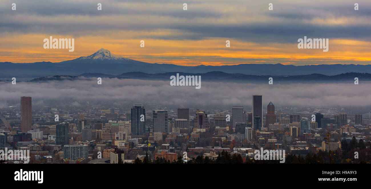 Portland skyline mount hood hi-res stock photography and images - Alamy