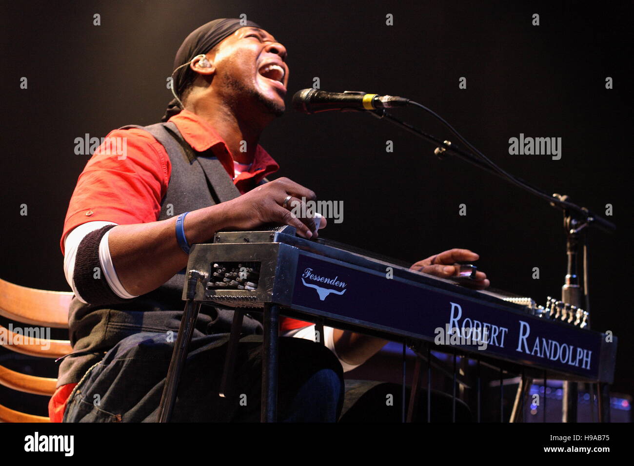 Robert Randolph and his lap steel Stock Photo - Alamy