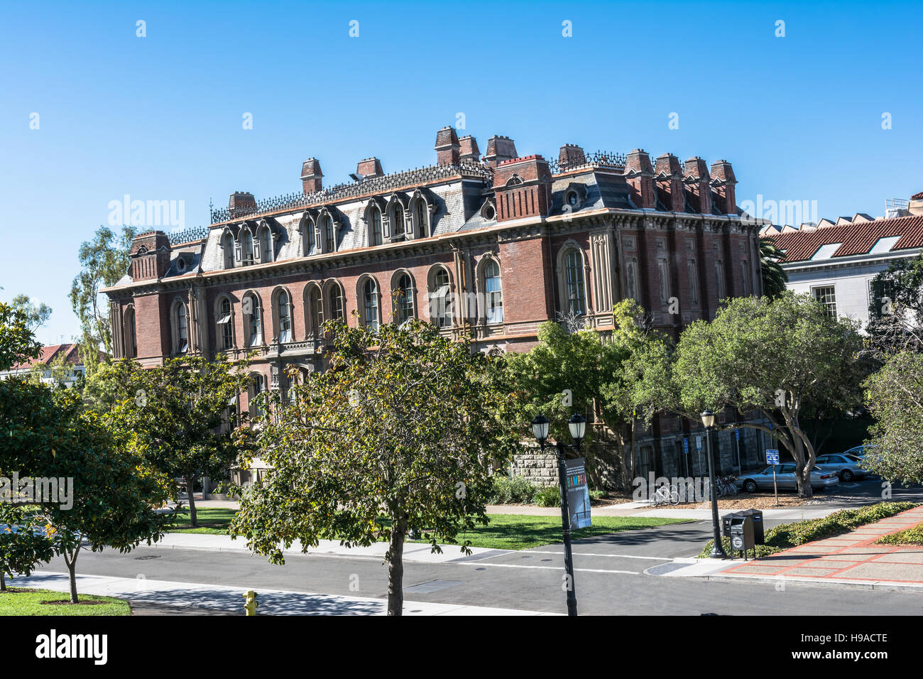 Berkeley campus hi-res stock photography and images - Alamy