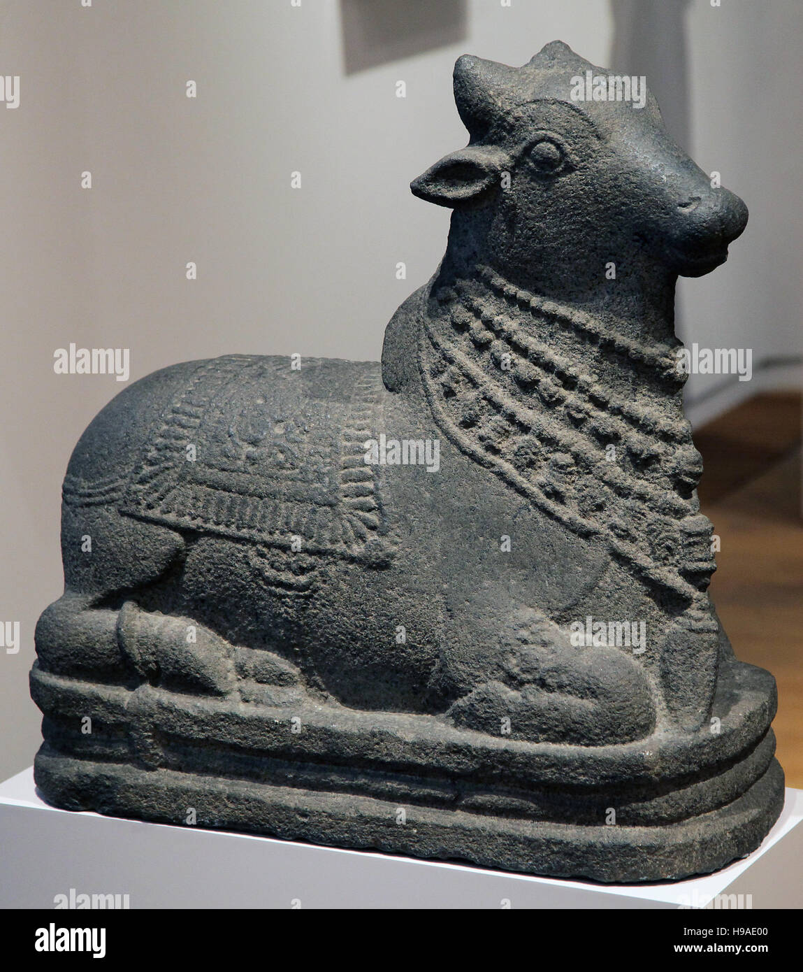 Shiva mount the recumbent bull hi-res stock photography and images - Alamy