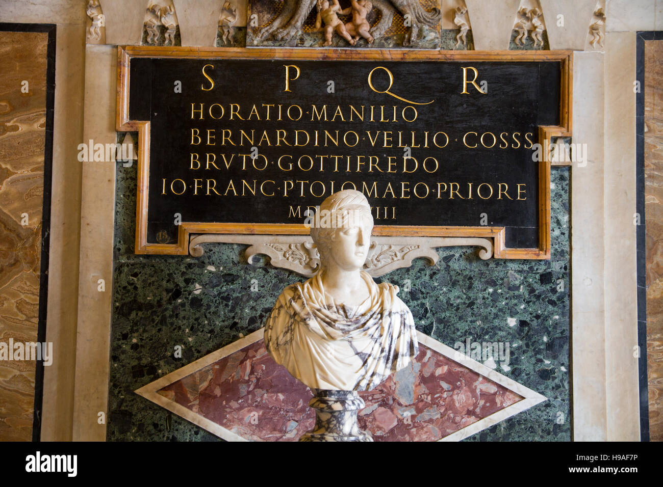 statue bust Rome SPQR , italy, capitoline museums, musei capitolini ...