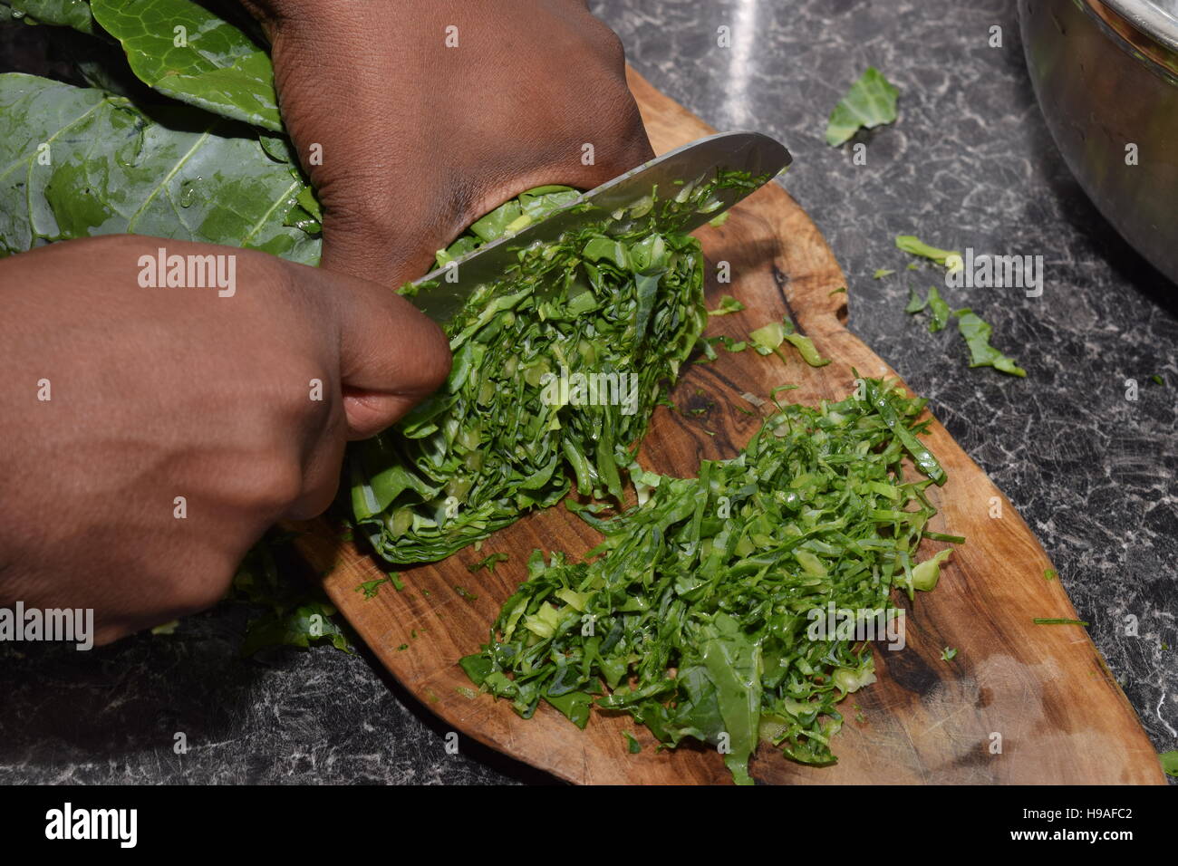 Gentle female hands chopping organic spinach Stock Photo - Alamy