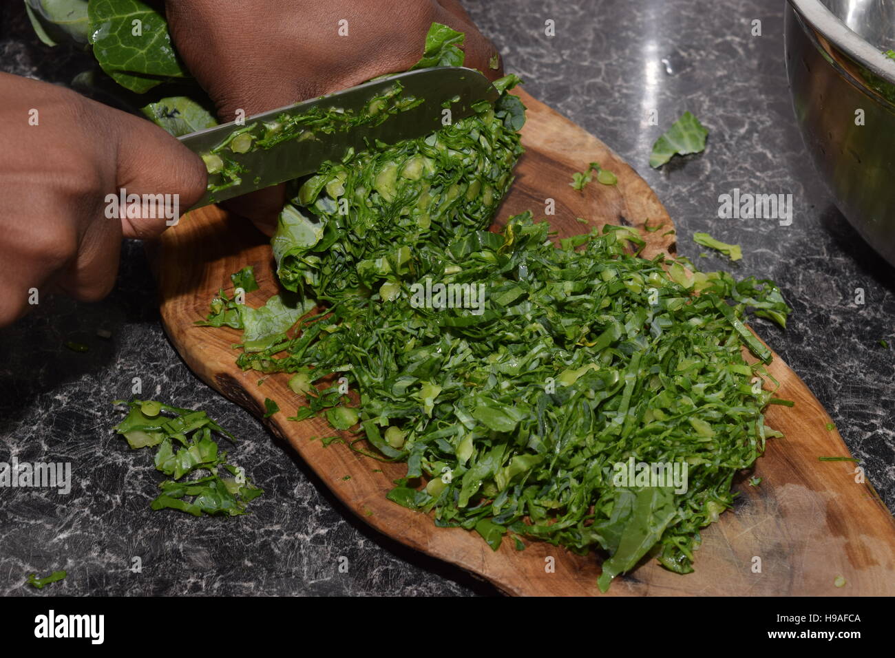Gentle female hands chopping organic spinach Stock Photo - Alamy