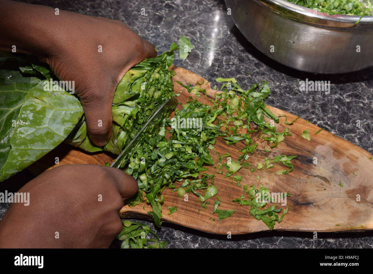 Gentle female hands chopping organic spinach Stock Photo - Alamy