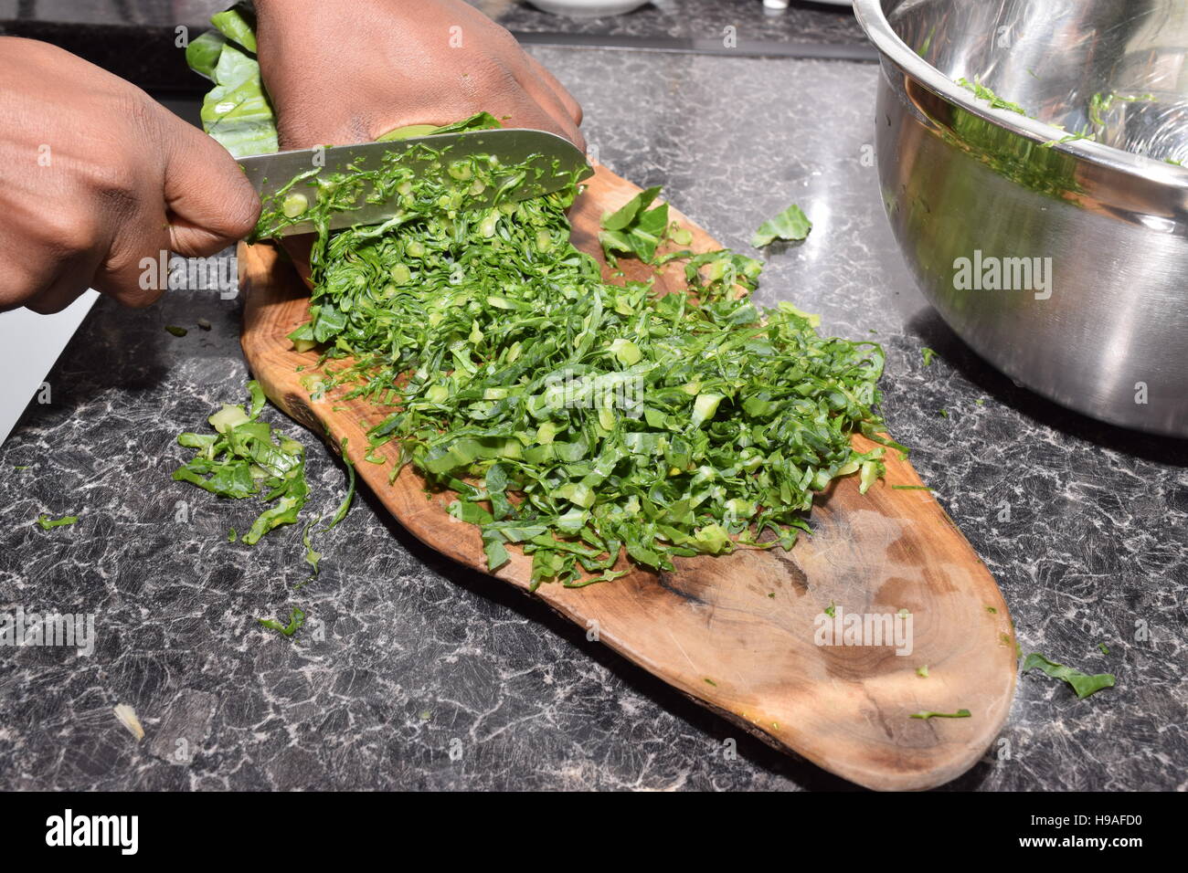African Woman Chopping Fresh Spinach Stock Photo - Alamy
