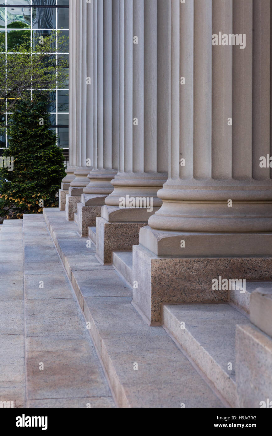 Stock photo steps and columns hi-res stock photography and images - Alamy