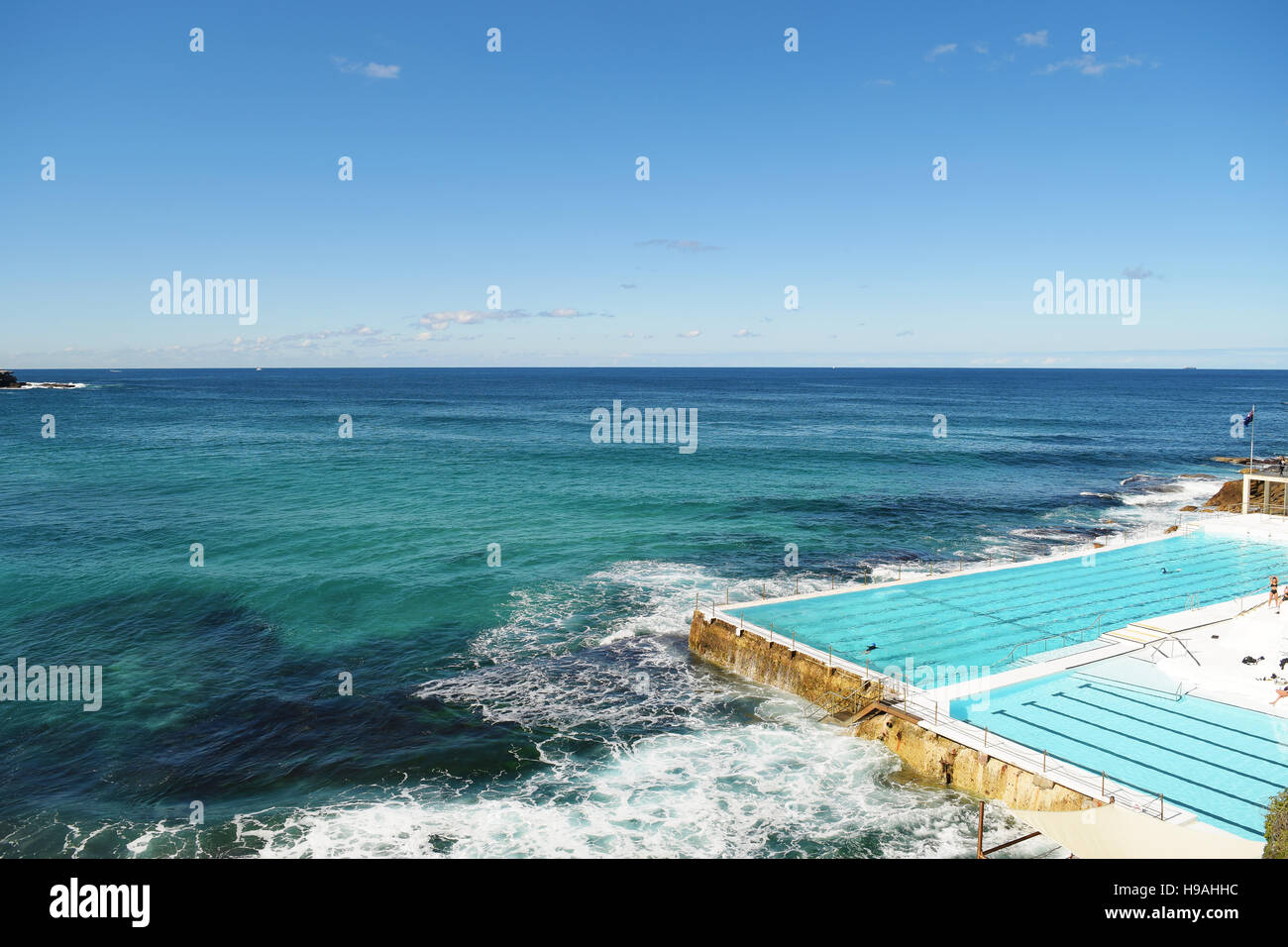 Outdoor swimming pool at Bondi Beach, Sydney, Australia Stock Photo - Alamy